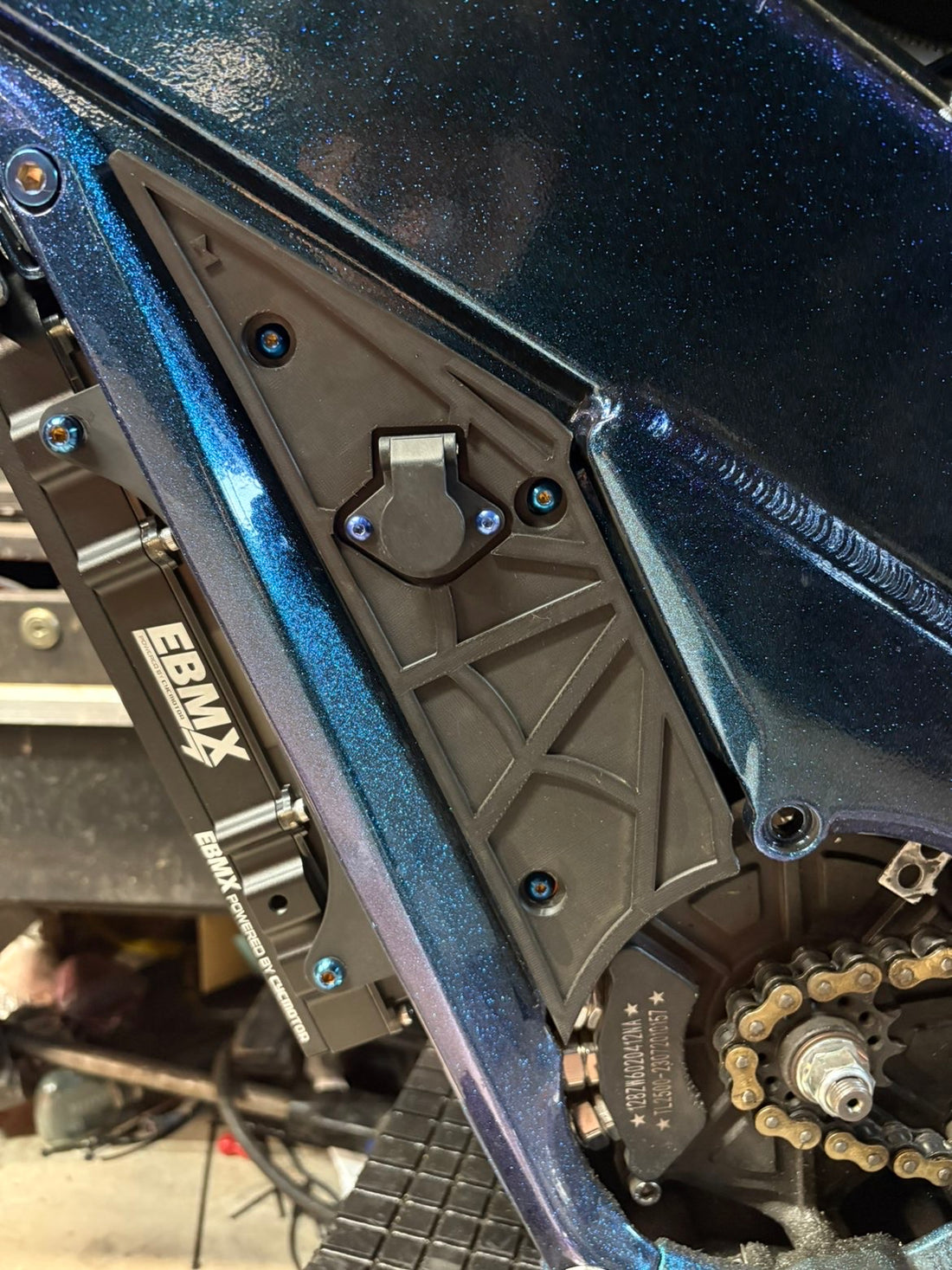 Side plastic titanium bolts (set of 8) – EmotoTintz